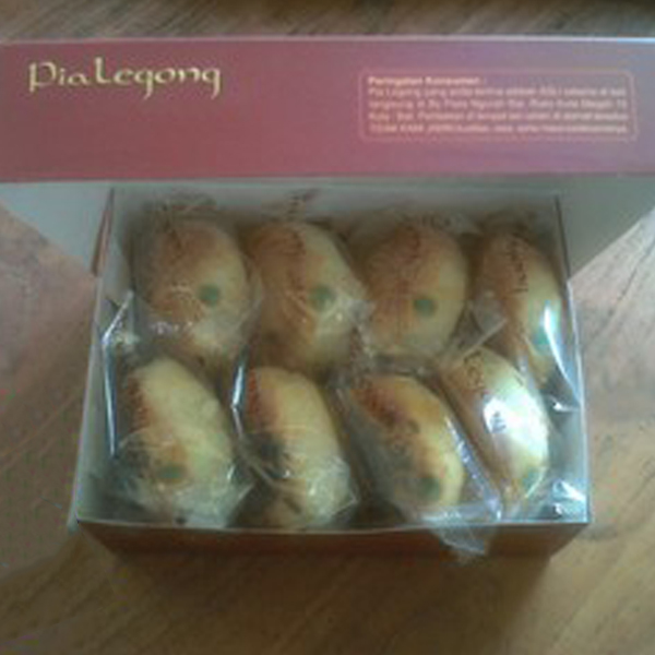 Pia Legong Rasa Coklat (Isi 6 pcs)